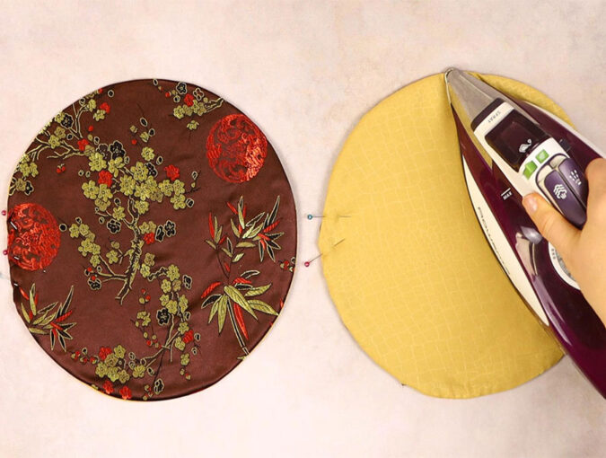 2 Fabric Circles Gift - Stunning Gift YOU Can Sew ⋆ Hello Sewing