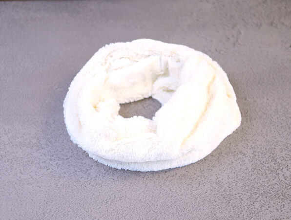DIY Faux Fur Infinity Scarf (VIDEO) ⋆ Hello Sewing