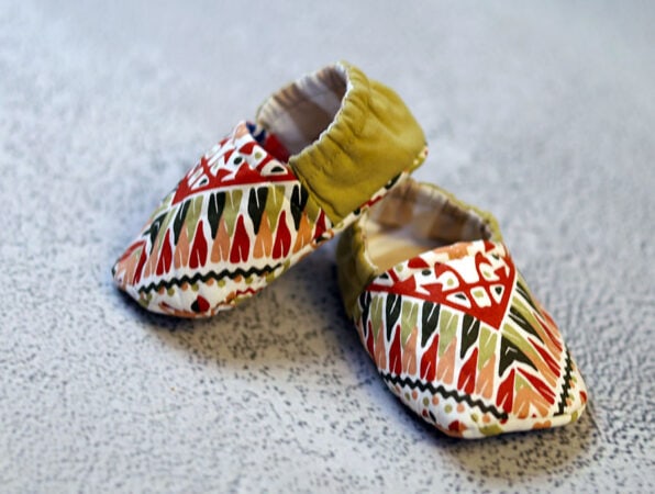 DIY Elastic Baby Shoes ⋆ Hello Sewing