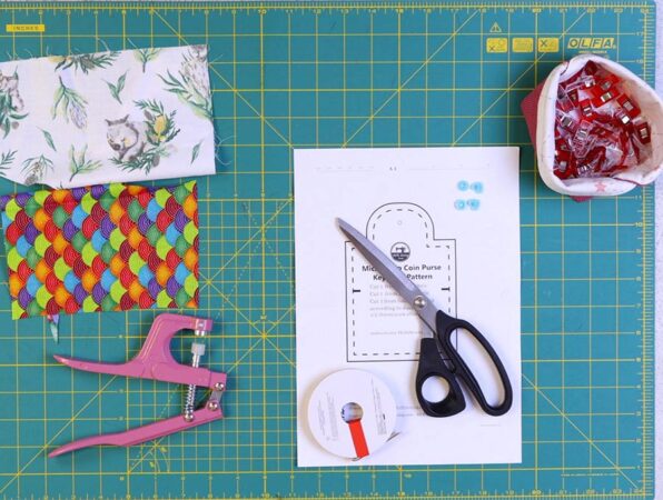 Micro Snap Coin Pouch Keychain [Sewing Pattern + VIDEO] ⋆ Hello Sewing