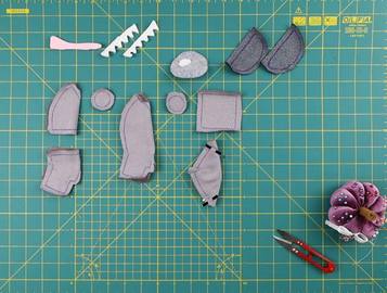 Among Us Imposter Plush Pattern And VIDEO Tutorial ⋆ Hello Sewing