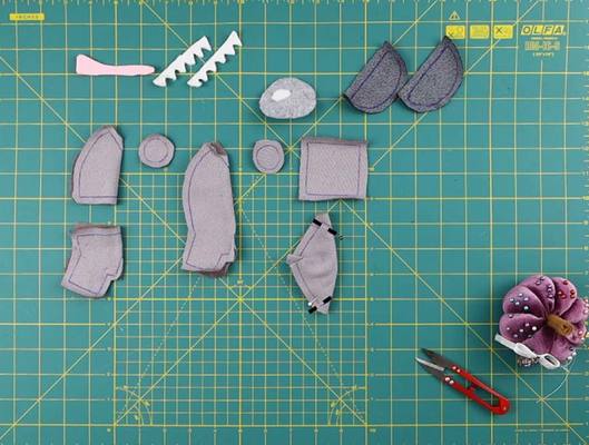 Among Us Imposter Plush Pattern And VIDEO Tutorial ⋆ Hello Sewing