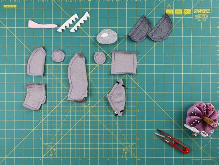 Among Us Imposter Plush Pattern And VIDEO Tutorial ⋆ Hello Sewing