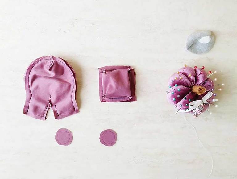 Among Us Crewmate Plush Pattern + VIDEO Tutorial ⋆ Hello Sewing