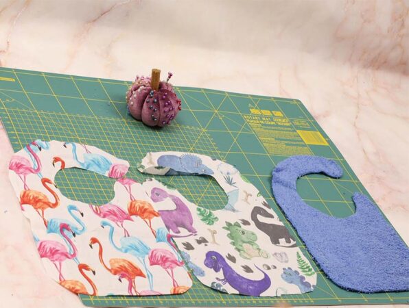 How To Make A Baby Bib - With FREE Baby Bib Pattern ⋆ Hello Sewing