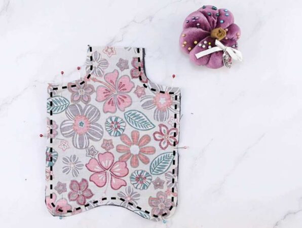 How To Make A Hen Apron | Free Chicken Saddle Pattern ⋆ Hello Sewing