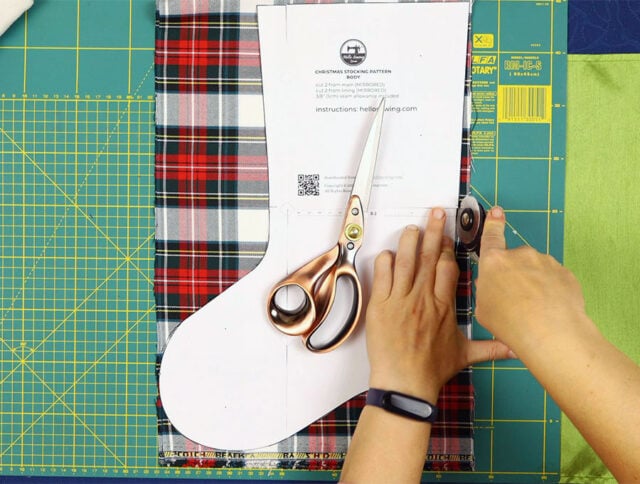 How To Sew A Christmas Stocking [VIDEO] + FREE Pattern In 2 Sizes ⋆ ...