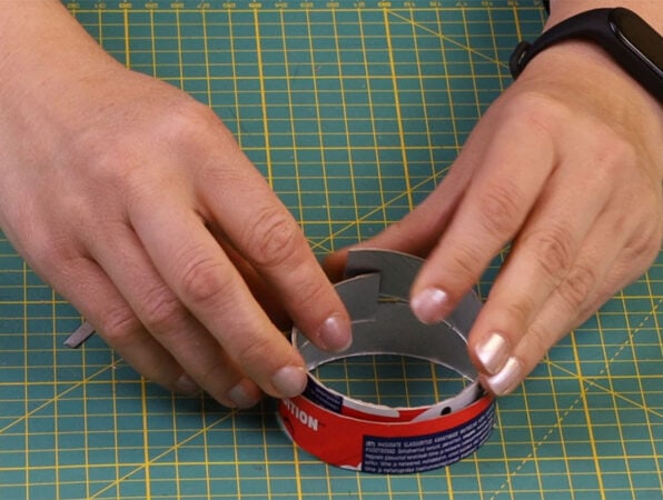 DIY Collapsible Thread Catcher ⋆ Hello Sewing