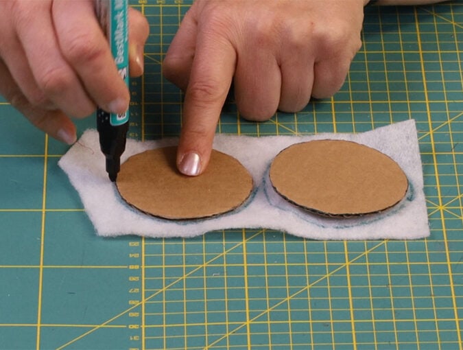 DIY Collapsible Thread Catcher ⋆ Hello Sewing