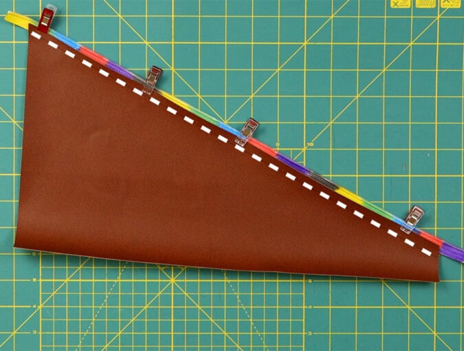 DIY Diagonal Zipper Pouch With Just 2 Seams (so Easy!) ⋆ Hello Sewing