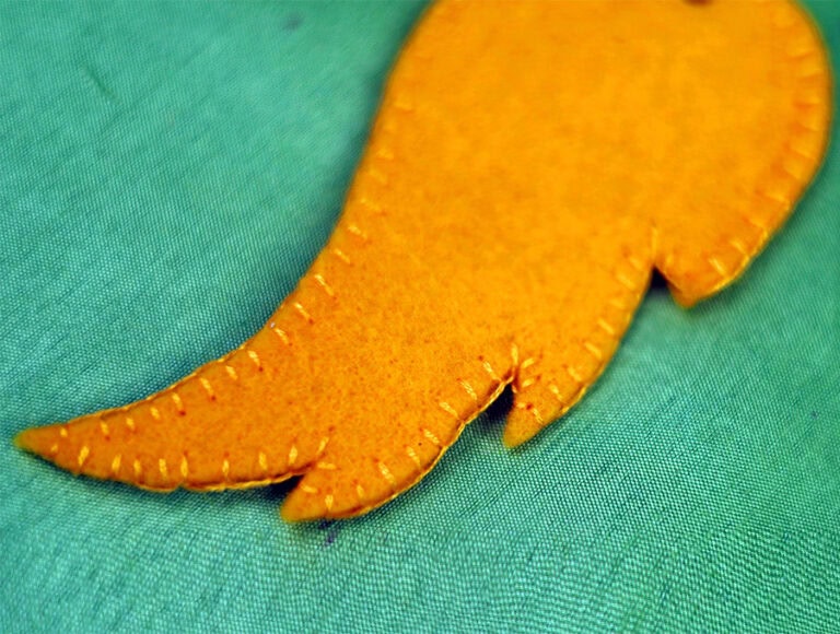 DIY Angel Wing Christmas Ornament [Free Pattern And VIDEO] ⋆ Hello Sewing