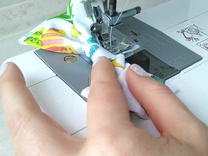 How To Make Fabric Bows | DIY Fabric Bow Tutorial ⋆ Hello Sewing