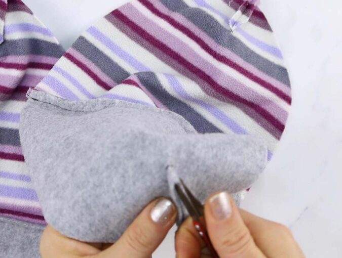 How To Sew: A Reversible Fleece Hat Pattern And Tutorial (VIDEO) ⋆ ...