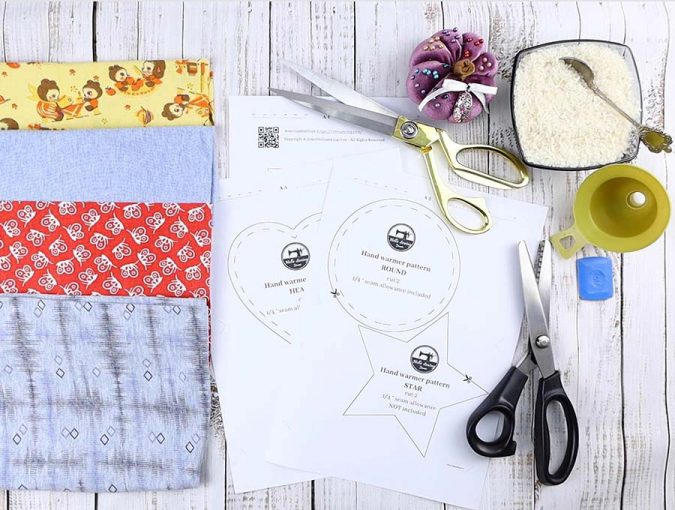 4 DIY Hand Warmers - How To Make + Free Pattern ⋆ Hello Sewing