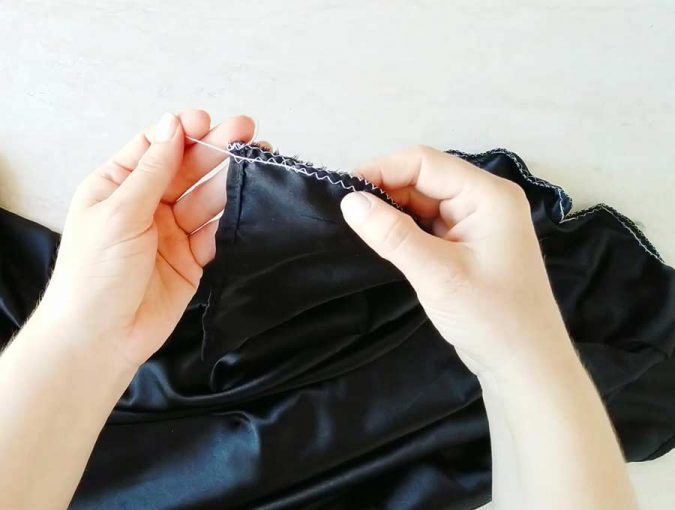 How To Make A Cloak (VIDEO) With FREE DIY Hooded Cloak Pattern ⋆ Hello ...