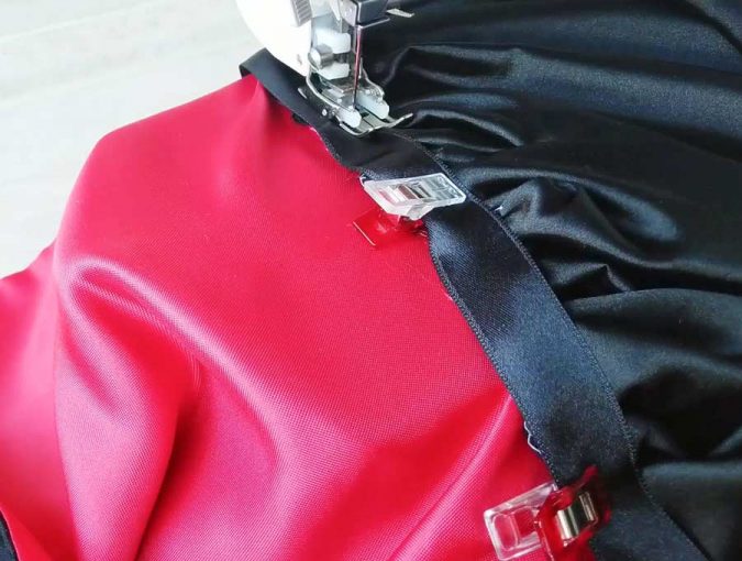 How To Make A Cloak (VIDEO) With FREE DIY Hooded Cloak Pattern ⋆ Hello ...