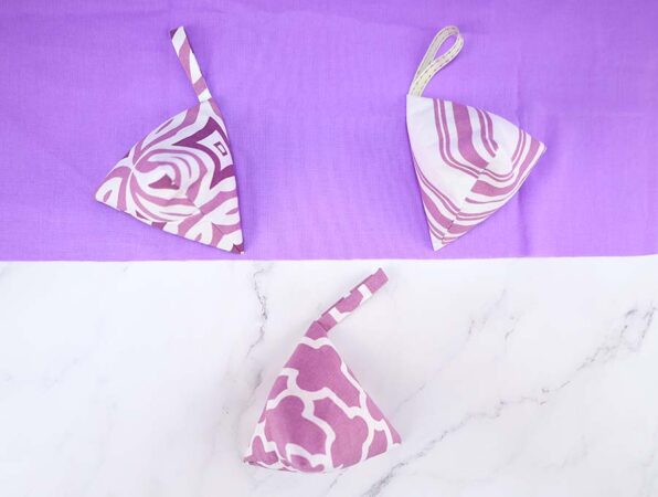 DIY Sewing Pattern Weights / Easy Triangular Fabric Weights (VIDEO) ⋆ ...