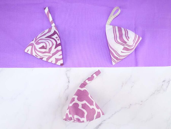 DIY Sewing Pattern Weights / Easy Triangular Fabric Weights (VIDEO) ⋆ ...