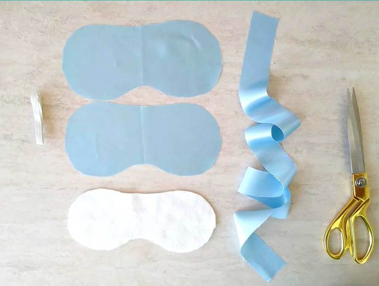 DIY Sleep Mask For Stylish Sleep - Tutorial And Free Pattern ⋆ Hello Sewing