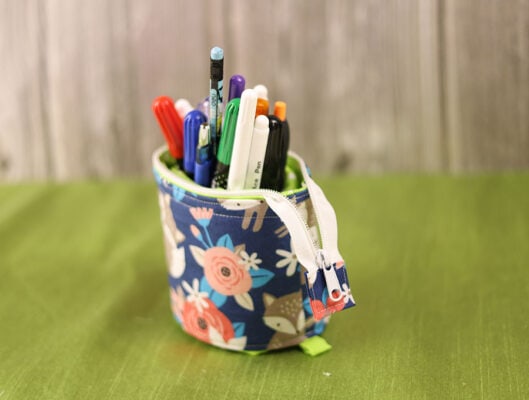DIY Sliding Pencil Case With Free Pattern [Stand Up Pen Pouch VIDEO] ⋆ ...