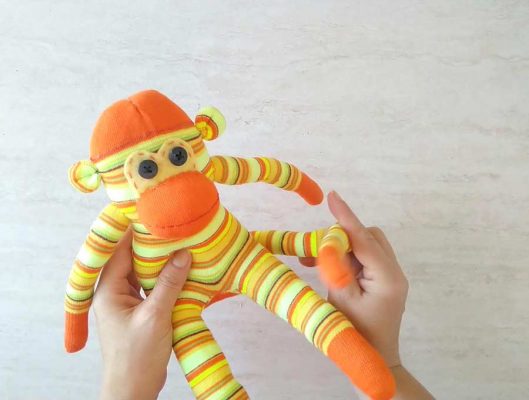 How To Make A Sock Monkey - Pattern And Video ⋆ Hello Sewing