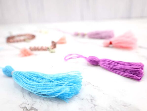 How To Make Tassels // DIY Tassel Out Of YARN Or Embroidery Thread ⋆ ...