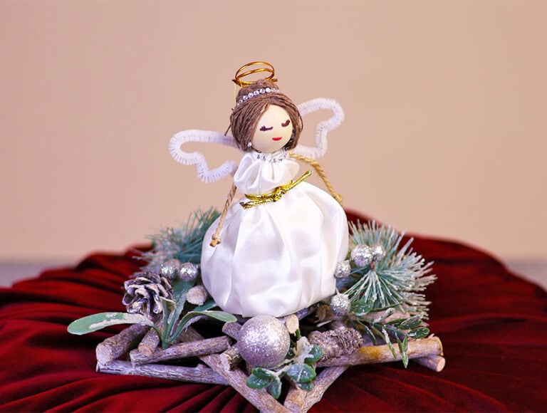 DIY Christmas Angel Out Of Toilet Paper Roll // Stunning DIY Christmas ...