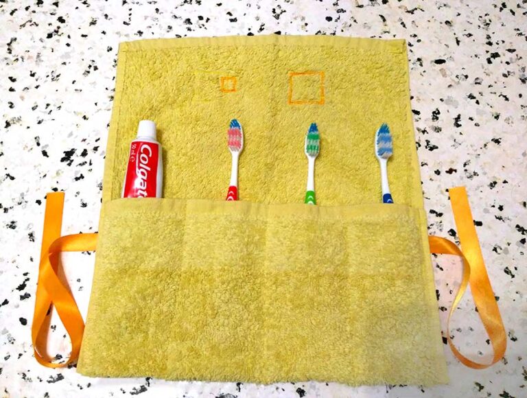 DIY Travel Kit Out Of A Washcloth - Roll Up Travel Kit In 5 Minutes ⋆ ...