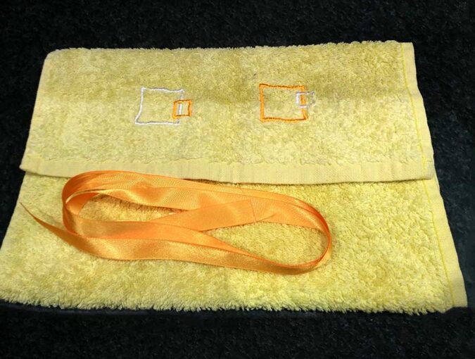DIY Travel Kit Out Of A Washcloth - Roll Up Travel Kit In 5 Minutes ⋆ ...
