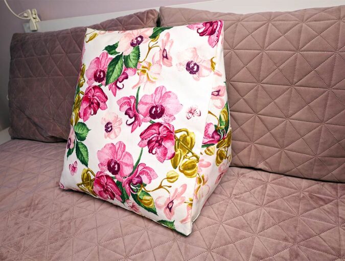 DIY Triangular Wedge Pillow For Keeping Your Body At Higher Angle ⋆ ...