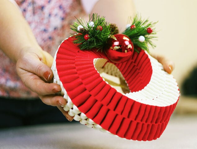 DIY Yin Yang Christmas Twisted Wreath // Simple Wreath Weaving ...