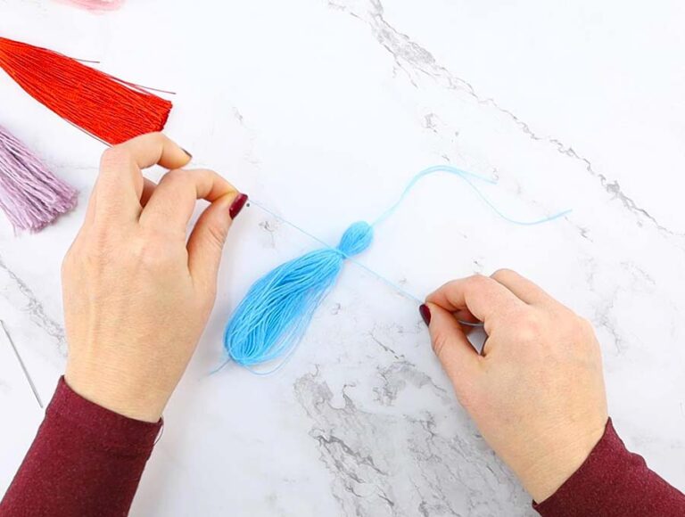 How To Make Tassels // DIY Tassel Out Of YARN Or Embroidery Thread ⋆ ...