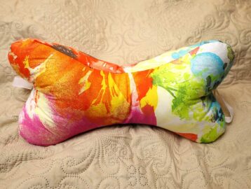 DIY Dog Bone Pillow Pattern | Headrest Pillow Tutorial (VIDEO) ⋆ Hello ...