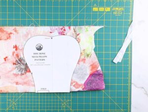 DIY Dog Bone Pillow Pattern | Headrest Pillow Tutorial (VIDEO) ⋆ Hello ...