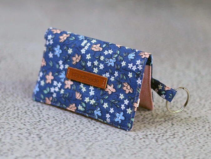 Keyring Card Holder Wallet With Elastic // Sewing Pattern And Video ⋆ ...