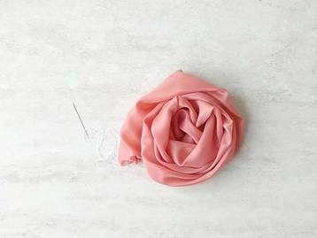 DIY: How To Make A Realistic Fabric Rose ⋆ Hello Sewing