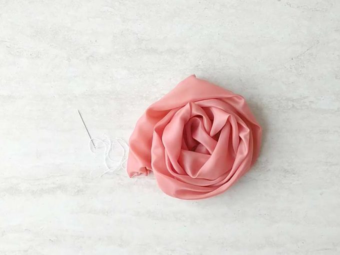 DIY: How To Make A Realistic Fabric Rose ⋆ Hello Sewing