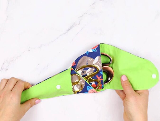 DIY Fabric Scissors Holder With FREE Scissors Case Pattern ⋆ Hello Sewing