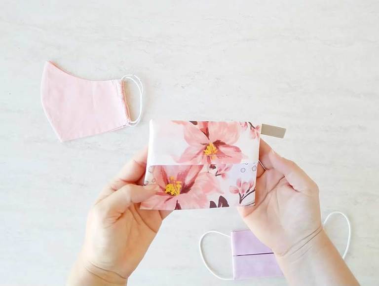 DIY Face Mask Carrying Pouch (FREE Pattern + VIDEO) ⋆ Hello Sewing