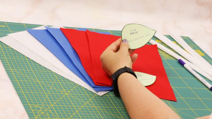 DIY Felt Leaf Garland With FREE Pattern ⋆ Hello Sewing