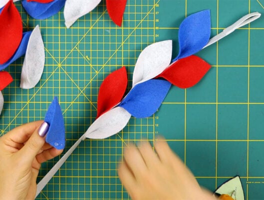 DIY Felt Leaf Garland With FREE Pattern ⋆ Hello Sewing