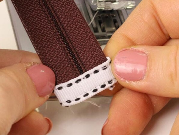How To Finish Zipper Ends - Three Easy Methods [VIDEO] ⋆ Hello Sewing