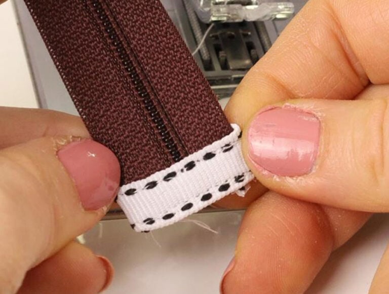 How To Finish Zipper Ends - Three Easy Methods [VIDEO] ⋆ Hello Sewing