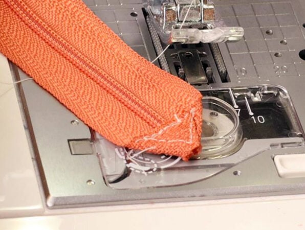 How To Finish Zipper Ends - Three Easy Methods [VIDEO] ⋆ Hello Sewing