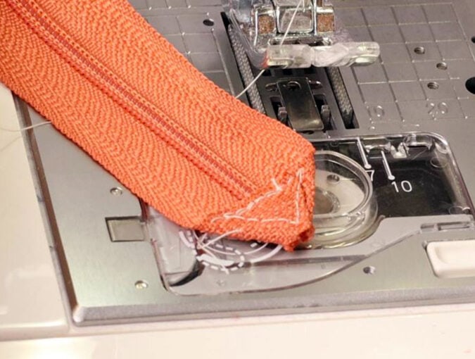 How To Finish Zipper Ends - Three Easy Methods [VIDEO] ⋆ Hello Sewing