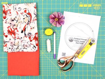 DIY Folded Flower Table Topper, Mug Rug, Centerpiece Or Placemat ⋆ ...