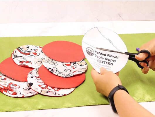 DIY Folded Flower Table Topper, Mug Rug, Centerpiece Or Placemat ⋆ ...