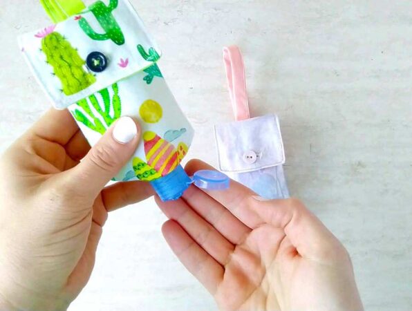 DIY Hand Sanitizer Holder - Free Pattern + VIDEO Tutorial ⋆ Hello Sewing
