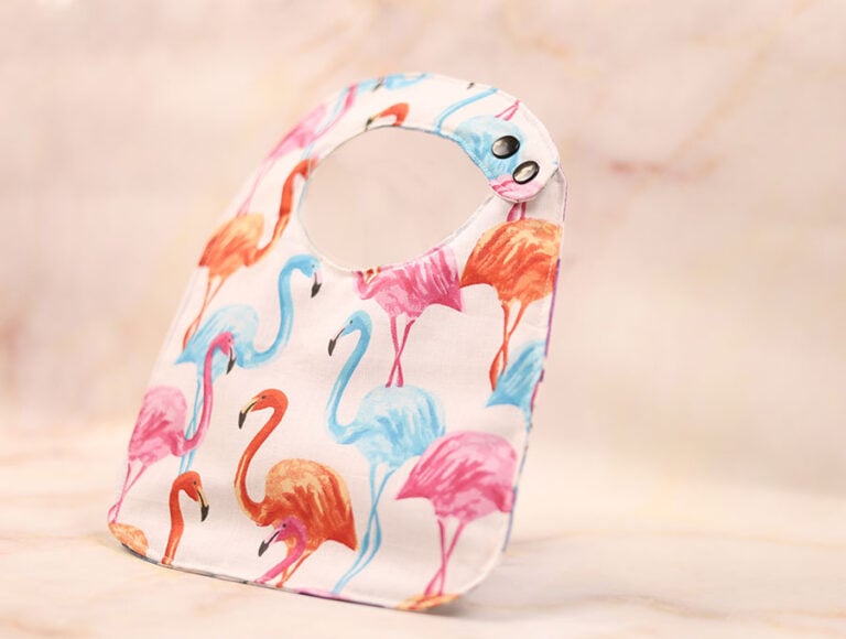 How To Make A Baby Bib - With FREE Baby Bib Pattern ⋆ Hello Sewing