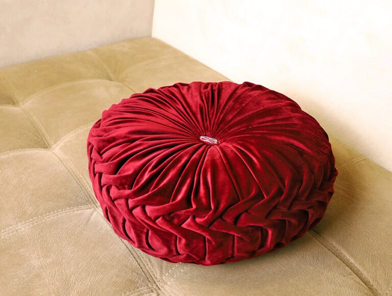 Canadian Smocking Round Pillow Tutorial [VIDEO] ⋆ Hello Sewing